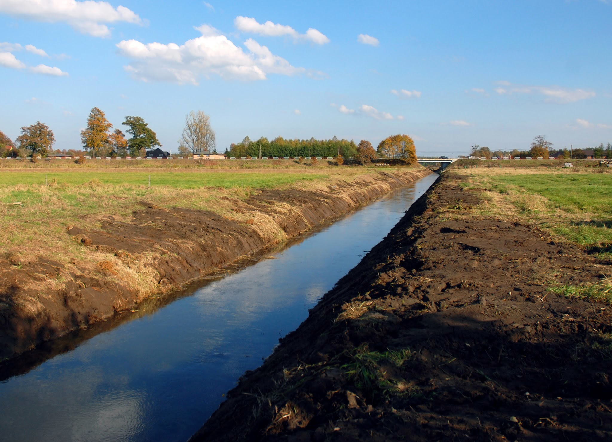 Koryto rzeki Gostynki uregulowane. Poziom wody się obniżył