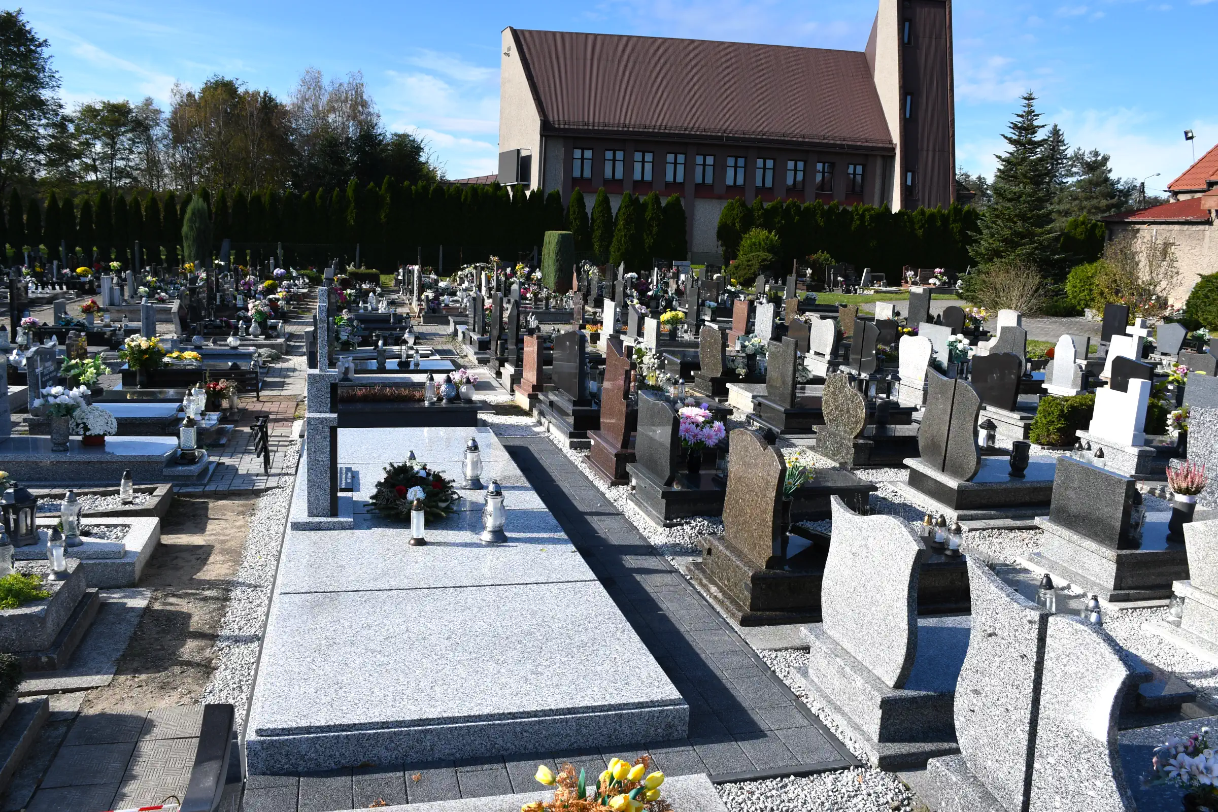 Mogiła polskich żołnierzy przeszła renowację przy wsparciu wojewody